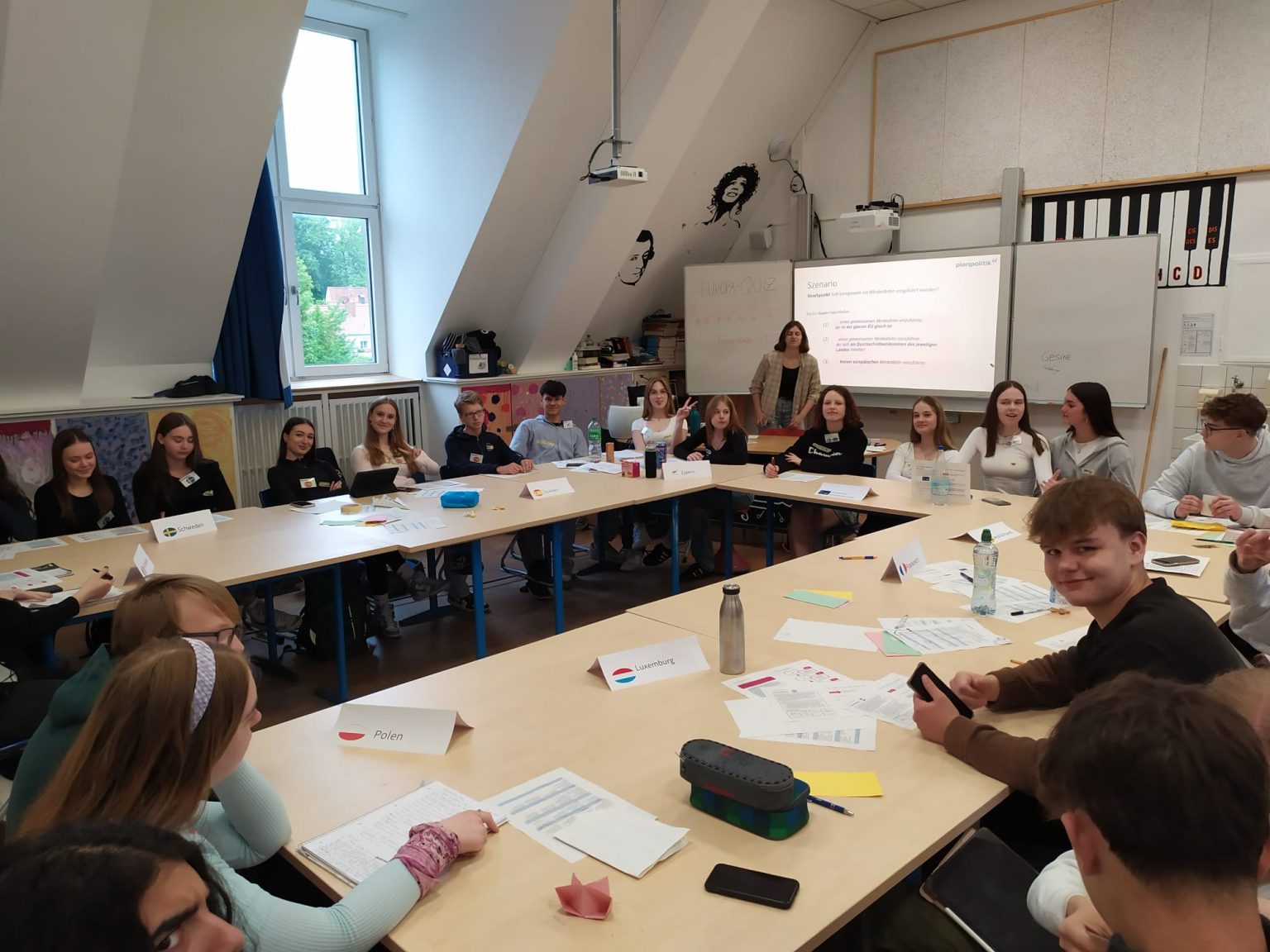 Europatag am Aldegrever-Gymnasium: Ein gelungenes Planspiel begeistert die Klassenstufe 9 ...